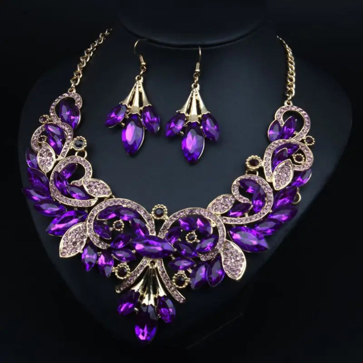 Devine Necklace Set – Royal Splendor & Travel
